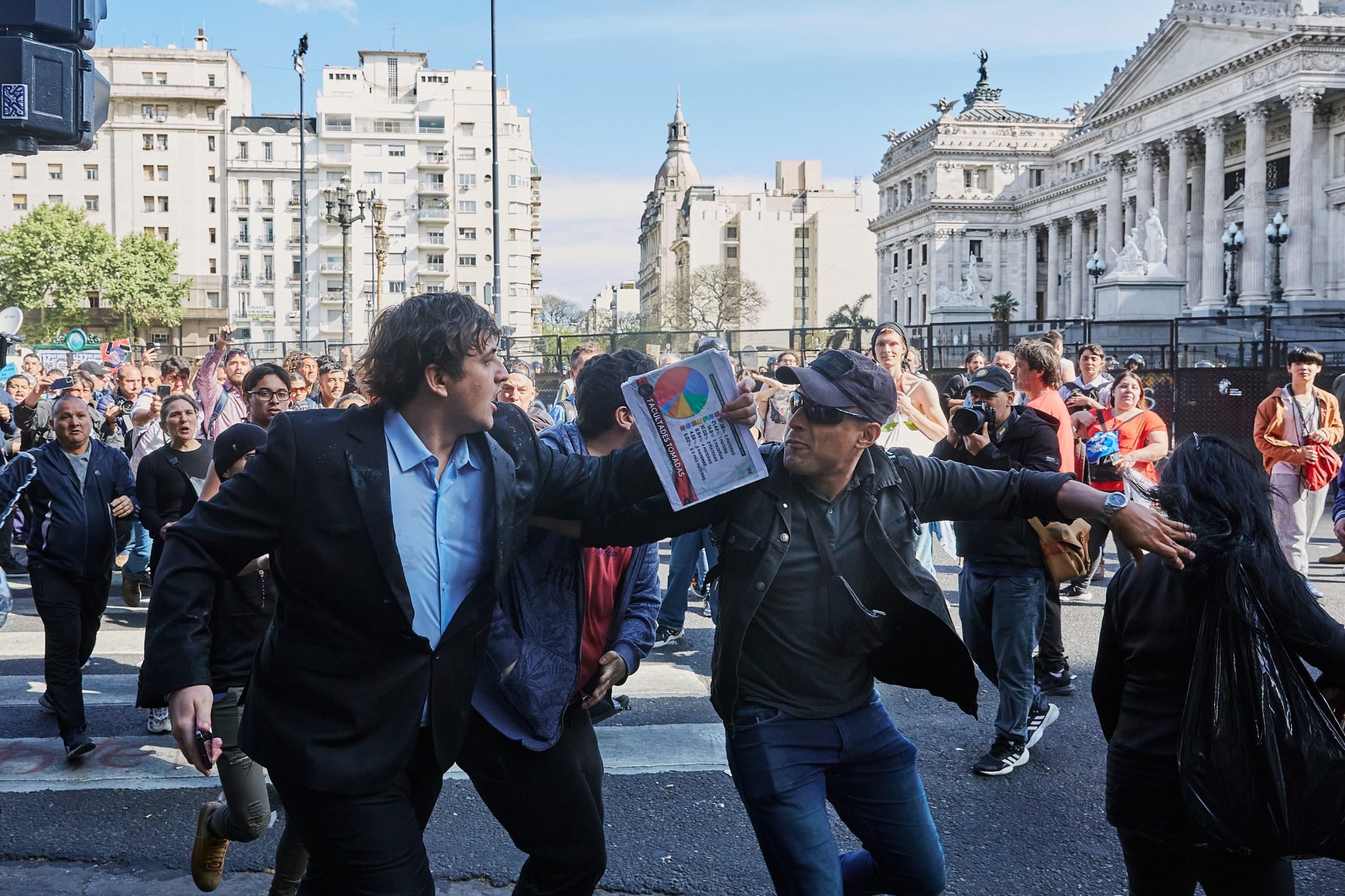 Quién es Fran Fijap, el youtuber que escoltó a Santiago Caputo en el ... Quién es Fran Fijap, el youtuber que escoltó a Santiago Caputo en el ...
