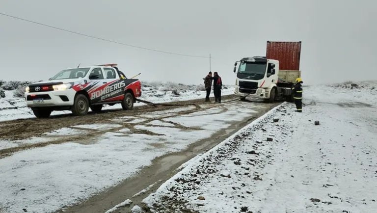 Una persona murió en un choque múltiple entre una camioneta, un camión ...